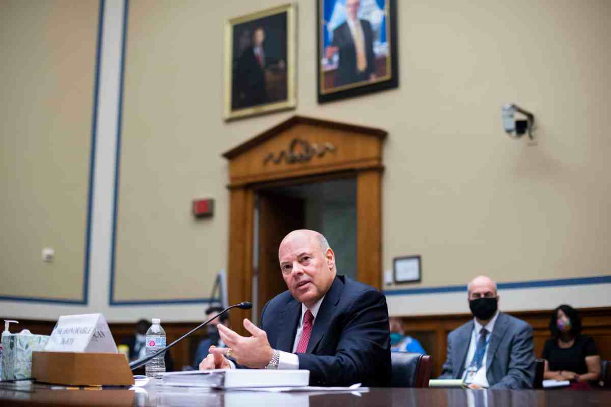 This year at USPS: Mail slowdowns, big executive bonuses for DeJoy and ...